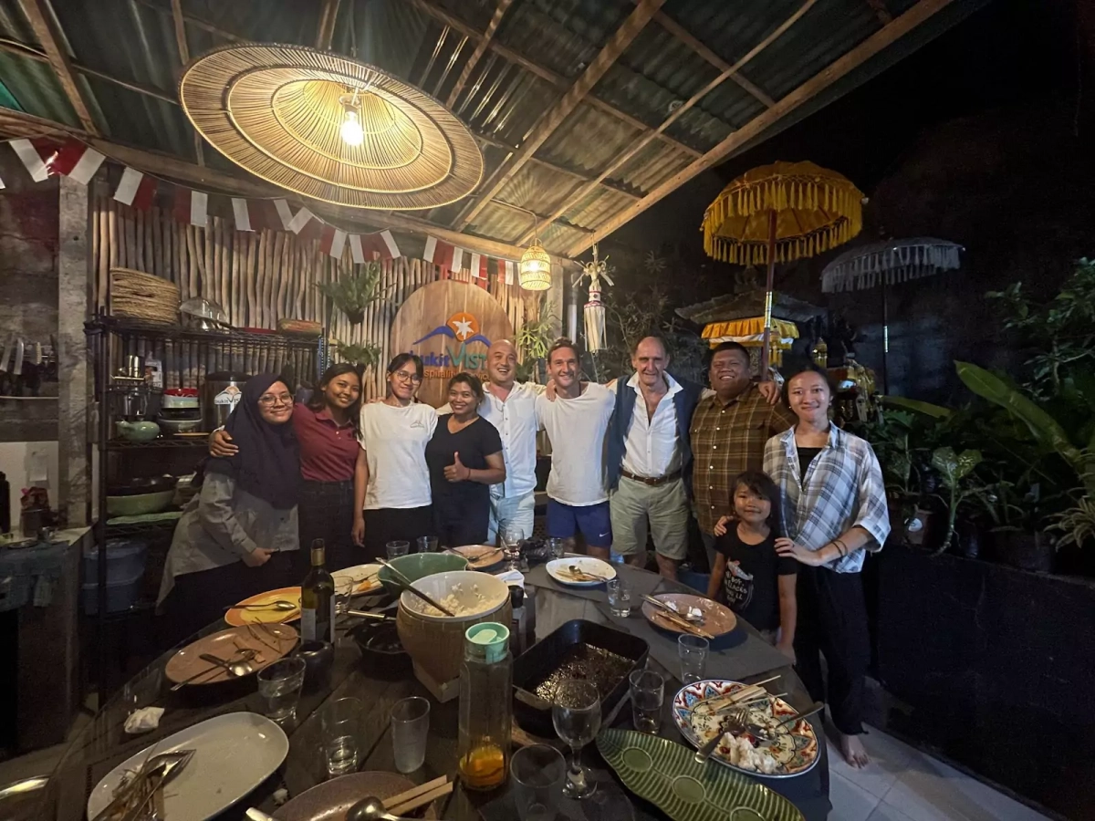 Unveiling the Extraordinary Life of Mr. Carlos: From Artistry to Home ...